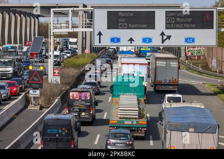 Deutschland, Europa, Autobahn A3, Stau, Lkw-Verkehr, Hermes, Sixt ...
