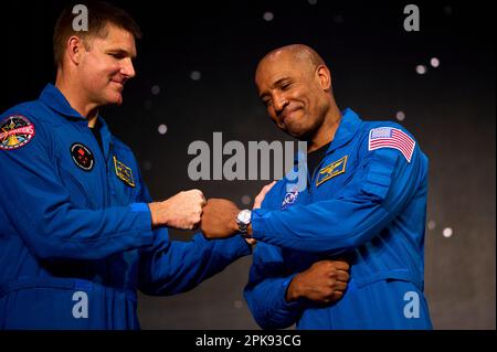 Artemis II crew members: NASA astronauts Reid Wiseman, left, Victor ...