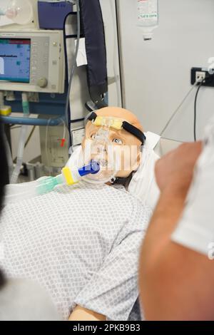 Nurses and emergency nurses undergo training at School of Medicine on ...