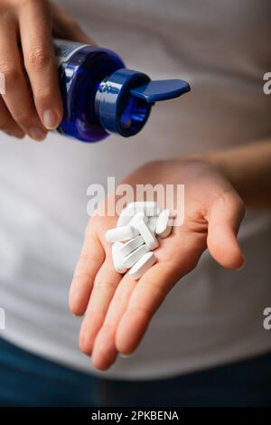 Female doctor holding calcium pills on light background, closeup Stock ...