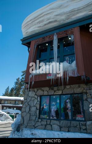 Mammoth Mountain and the town of Mammoth Lakes is a winter destination ...