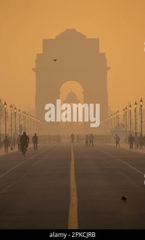 Beautiful Misty Morning of India Gate, Morning View, New Delhi Stock ...