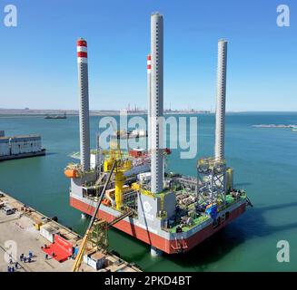 YANTAI, CHINA - APRIL 7, 2023 - offshore oil165, a mobile self-mounting ...