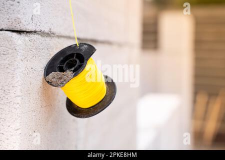 The yellow building thread is stretched when laying aerated concrete ...