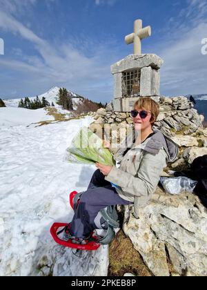 Mountain hiker reading a map, Orgeval oratory, Cime de l'Air, Saint ...