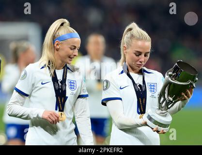 England's Chloe Kelly (left) and England goalkeeper Hannah Hampton ...