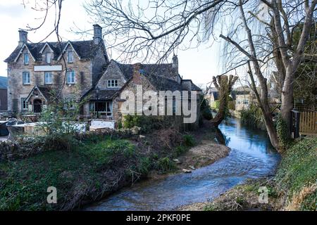 Picturesque pub by the river bend Stock Photo - Alamy
