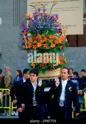 Ofrenda de Flores a la Virgen del Pilar de Zaragoza. Fiestas del Pilar ...