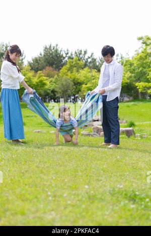 Family spreading out sheet Stock Photo - Alamy