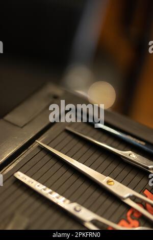 Barber work table. Snipping tools neatly arranged Stock Photo - Alamy