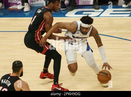 Miami Heat forward Jamal Cain (8) shoots between Los Angeles Clippers ...
