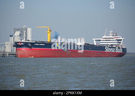 Crude Oil Tanker STENA SUNRISE moored at Wilhelmshaven, Germany Stock ...