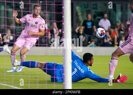 Inter Miami goalkeeper Drake Callender (1) defends the ball during the ...