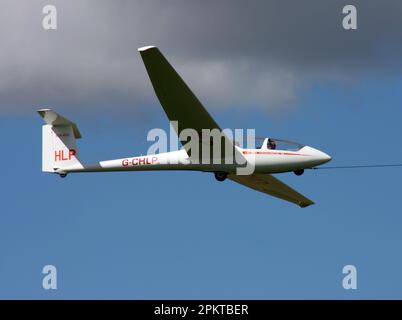 A Schleicher ASK-21 glider departs a private airfield West Sussex Stock ...