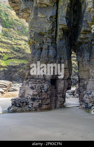 On the beach in Bossiney Haven on the North Cornwall coast between ...