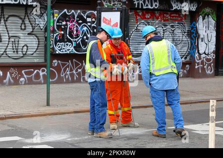 Con Edison gas utility workers with a natural gas detector, survey ...