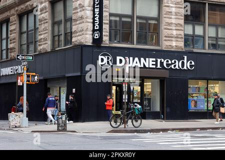 Duane Reade Pharmacy store in Midtown Manhattan New York USA Stock ...