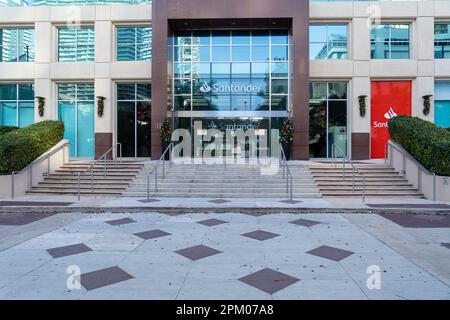 A Santander Bank branch in Miami, FL, USA Stock Photo - Alamy