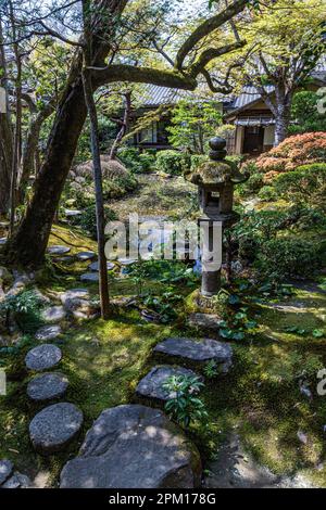 Honen-in was established in 1680 to honor Honen the founder of the Jodo ...
