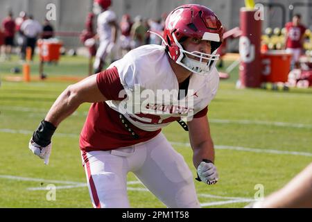 Oklahoma linebacker Danny Stutsman during an NCAA college football ...