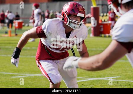 Oklahoma linebacker Danny Stutsman during an NCAA college football ...