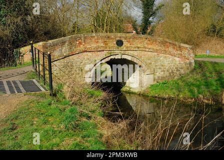 Arched bridge over the Calne branch of the Wilts & Berks canal at ...