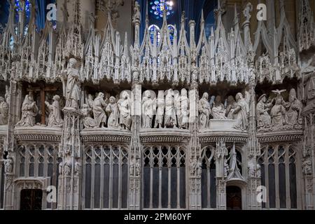 The choir wall of Chartres Cathedral Stock Photo - Alamy