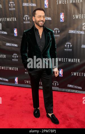 BURBANK, CALIFORNIA - APRIL 11: Jeremy Piven attends the Los Angeles ...
