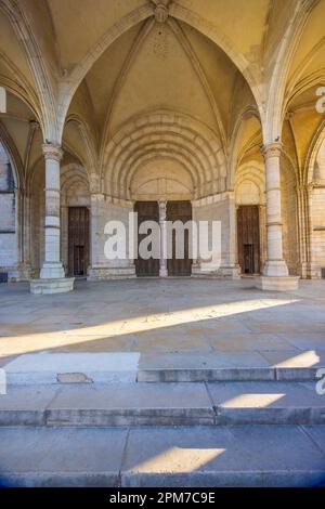 Basilique Notre-Dame de Beaune, Beaune, Burgundy, France Stock Photo ...