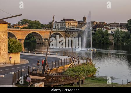 France, Dordogne, Purple Perigord, Bergerac, Town of Bergerac Stock ...