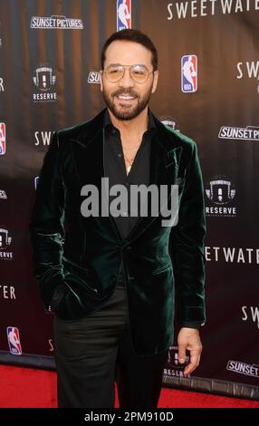BURBANK, CALIFORNIA - APRIL 11: Jeremy Piven attends the Los Angeles ...