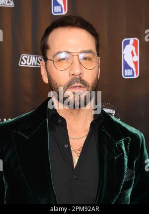 BURBANK, CALIFORNIA - APRIL 11: Jeremy Piven attends the Los Angeles ...
