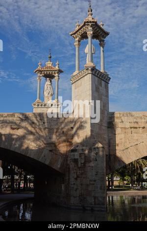 Spanien, Valencia, Park im trockengelegten Flussbett des Turia // Spain ...