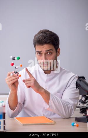 A young teacher demonstrating a physics experiment Novaya Uda ...