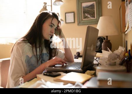 TINY BEAUTIFUL THINGS, Sarah Pidgeon, 'The Nose', (Season 1, ep. 105 ...