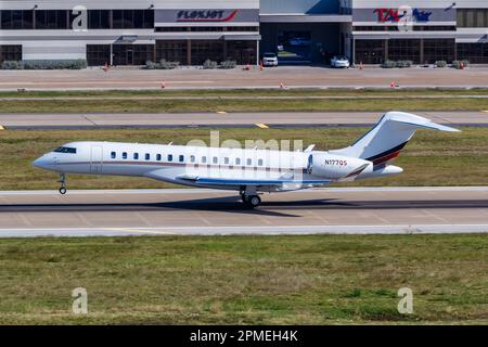 NetJets Bombardier Global 7500 aircraft Dallas Love Field Airport in ...