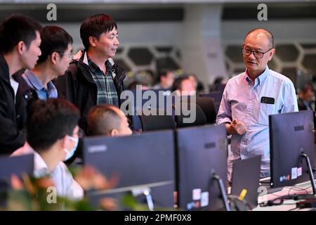 (230413) -- HEFEI, April 13, 2023 (Xinhua) -- Gong Xianzu, a researcher ...