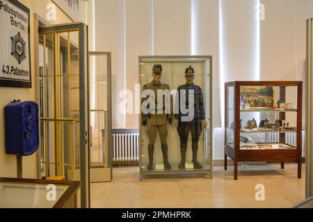 Polizeihistorische Sammlung, Polizeipräsidium, Platz der Luftbrücke ...