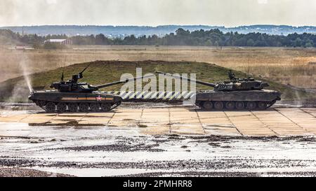 Main battle tanks T-72B3 and T-80U of the Russian army at demonstration ...