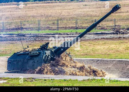Self-propelled artillery installation 2S19M2 Msta-S of the Russian Army at demonstration ...