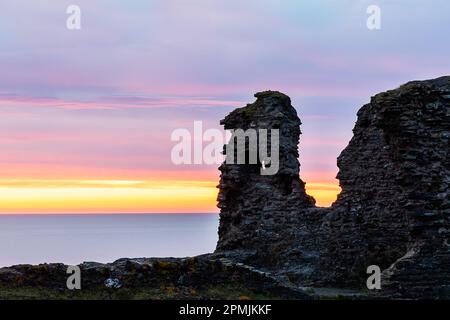 Ruins of Black Castle at sunrise, Wicklow Town, Ireland Stock Photo - Alamy