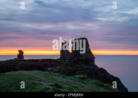 Ruins of Black Castle at sunrise, Wicklow Town, Ireland Stock Photo - Alamy