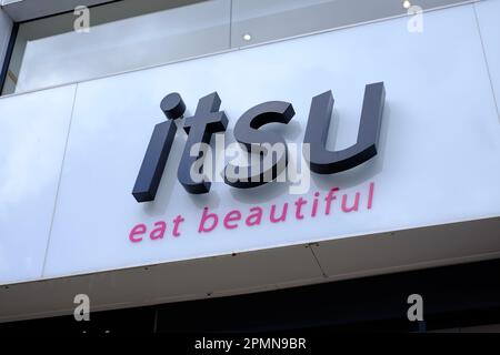 itsu East Asian-inspired fast food restaurant Stock Photo - Alamy