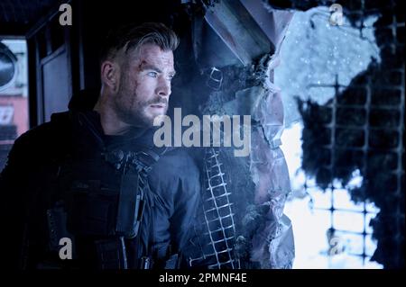 Extraction 2 Chris Hemsworth Stock Photo - Alamy