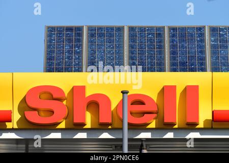 Shell, petrol station, solar cells, Hohenzollerndamm, Wilmersdorf ...