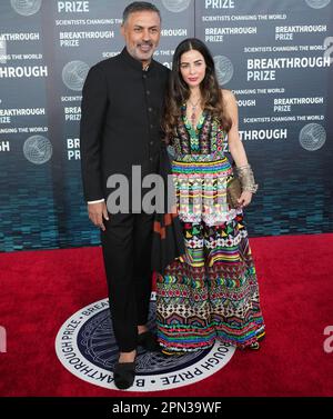 (L-R) Ayesha Thapar and Nikesh Arora at the 2023 Asia Society Southern California Annual Gala ...