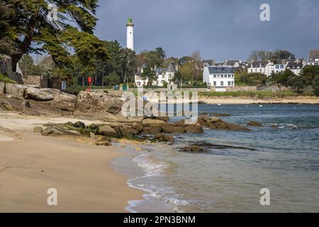 The Pyramide lighthouse at Benodet across the Odet river, Brittany ...