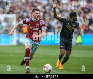 Declan Rice of Arsenal breaks with the ball during the Premier League ...