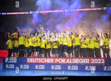 Jubilation Team RNL with the DHB Cup, team, final, SC Magdeburg (MD ...