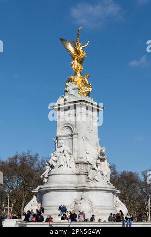 Victoria Memorial Angel Buckingham Palace London United Kingdom Stock ...